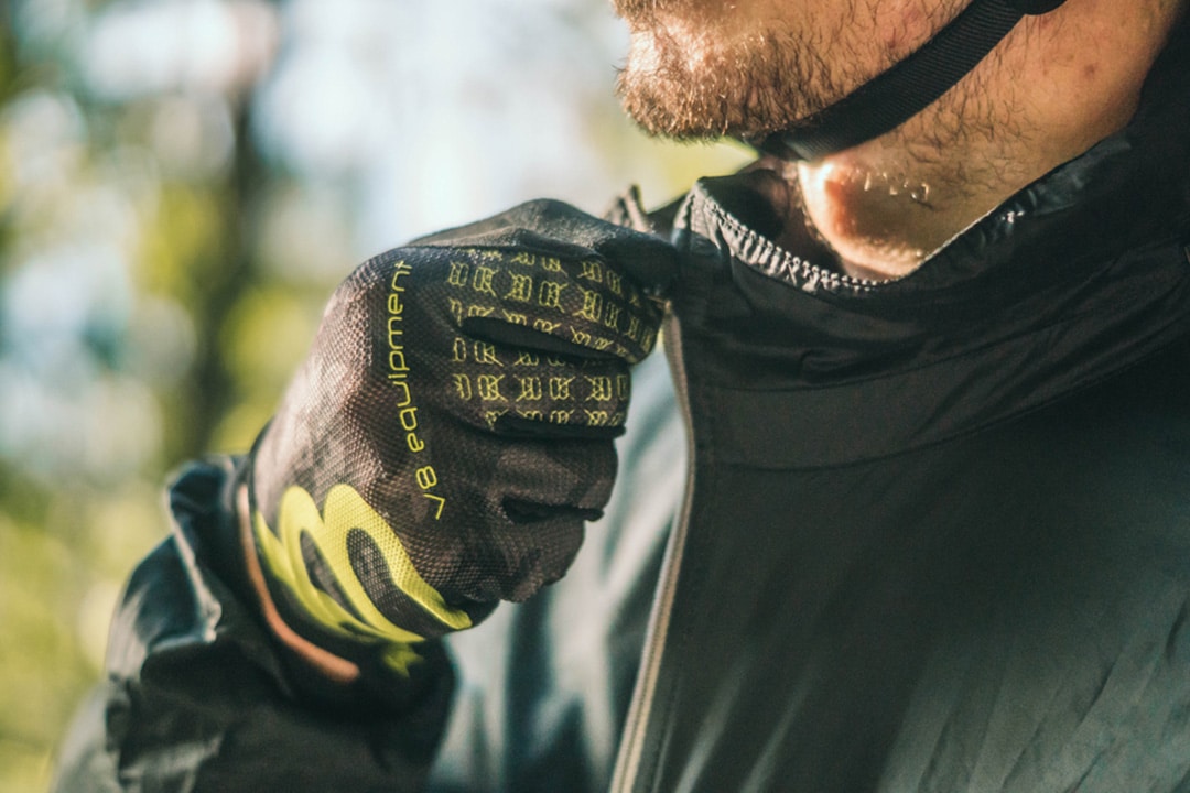 Comment Choisir ses Gants VTT | V8 Equipment