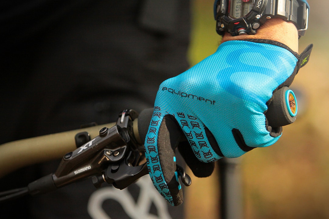Comment Choisir ses Gants VTT | V8 Equipment